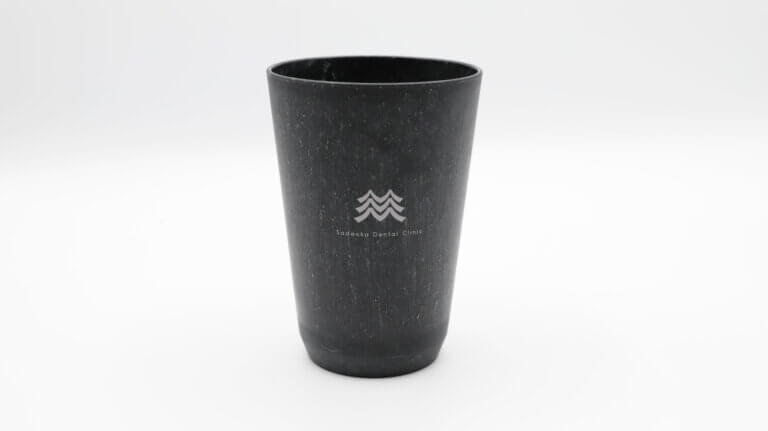 記念品に、高級感のある木のプラスチックタンブラーでSDGsを